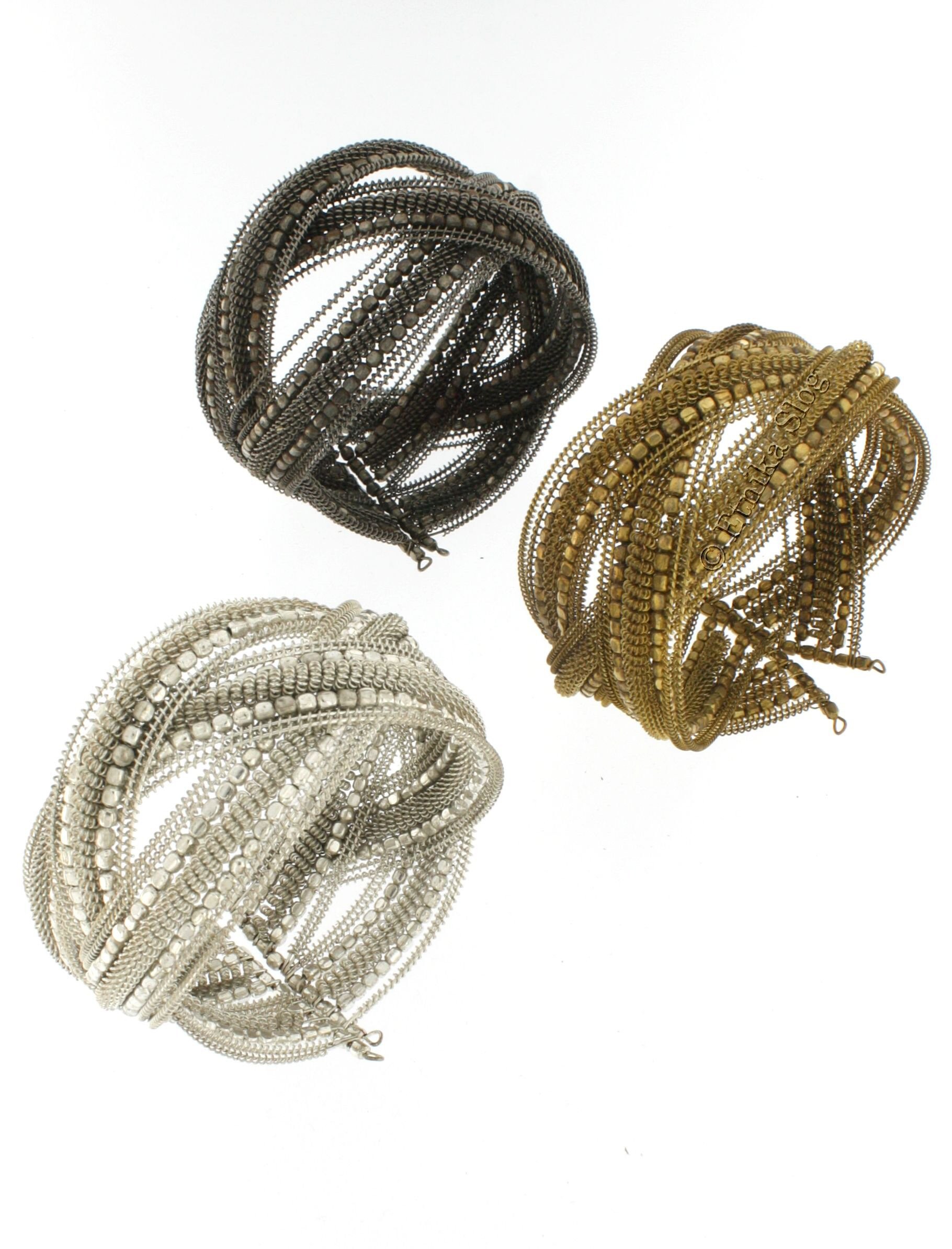 BRACCIALETTO RIGIDO IN PERLINE DI METALLO A TRECCI